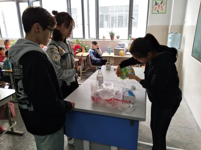 2017年11月7日材料学院陈春小学活动通讯稿